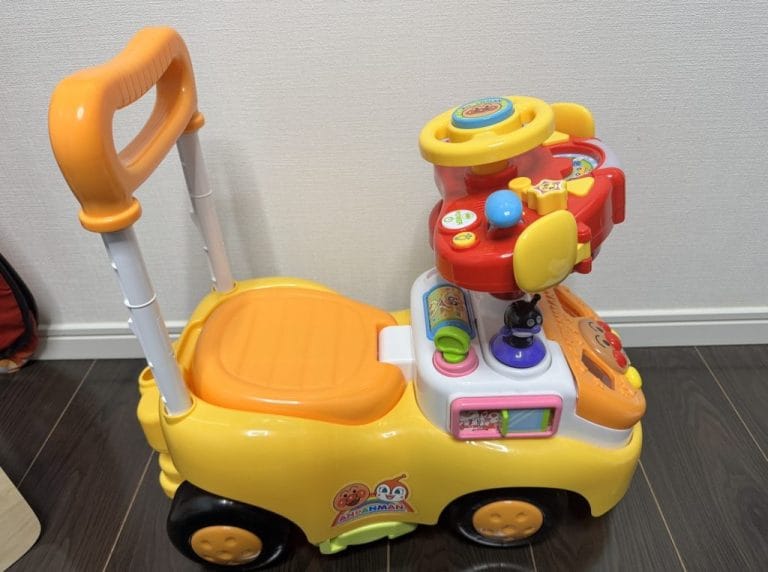 アンパンマンよくばりビジーカー違いを徹底比較！DX・3STEP結局どれ？選び方と後悔しないポイント【2025年版】 | おもちゃいろ